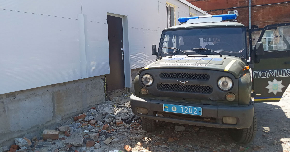 Суд наклав арешт на прибудову до Полтавського кооперативного коледжу — на місці цілодобово