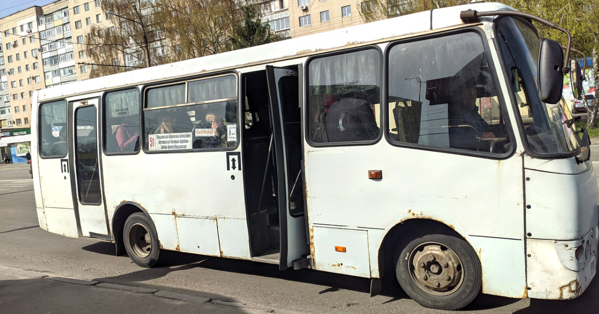 Перевізникам не дозволять заправляти більше 10 літрів пального на АЗС