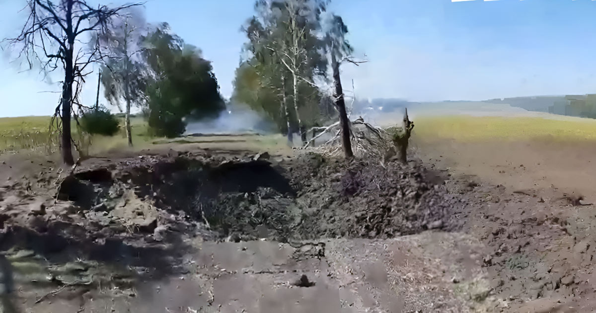 На Полтавщині ворожа ракета зруйнувала єдину дорогу яка веде до села Широка Долина Полтавщина